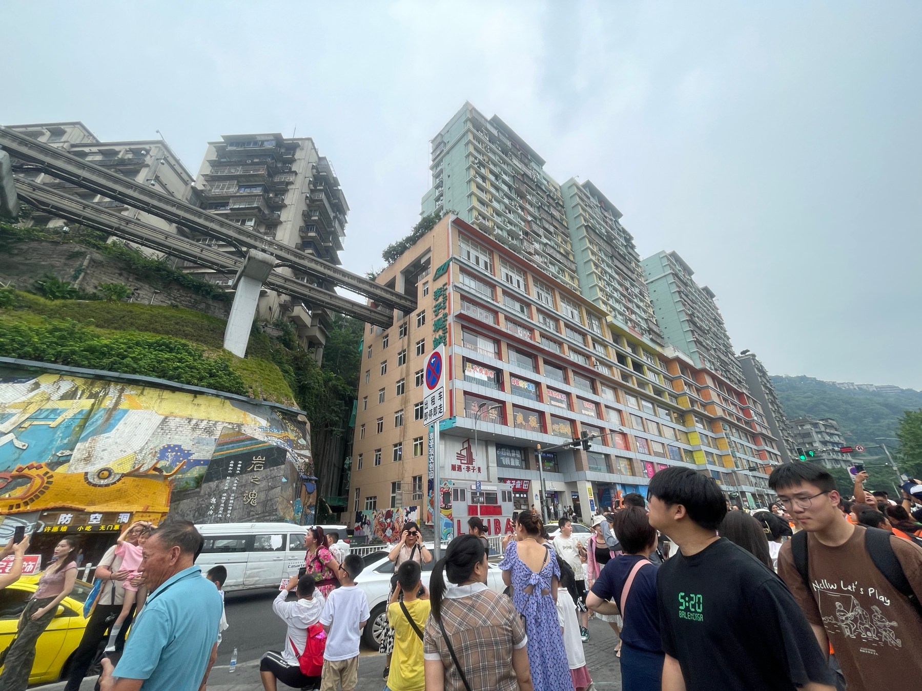 Chongqing’s Famous Train That Runs Through A Building: Liziba Station ...
